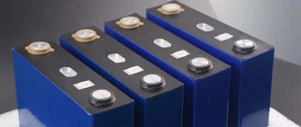 What is lithum battery life, count by year or cycle?